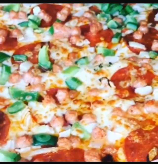 Deluxe Pizza – Flying Pizza